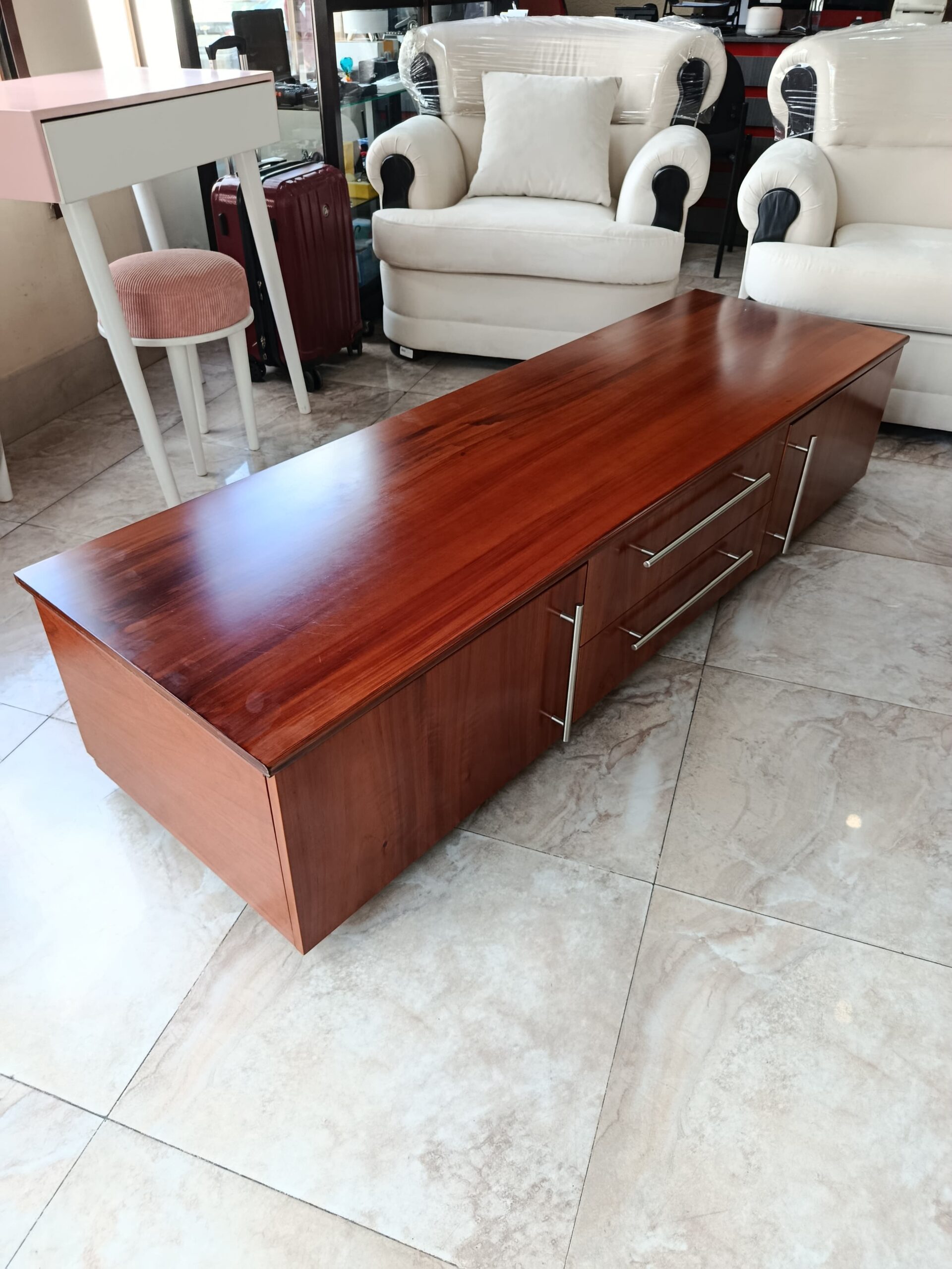 Wooden tv stand with wheels – Marc´s Consignment